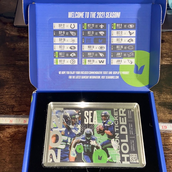 NFL | Other | Seattle Seahawks 22 Commemorative Season Ticket Holder ...